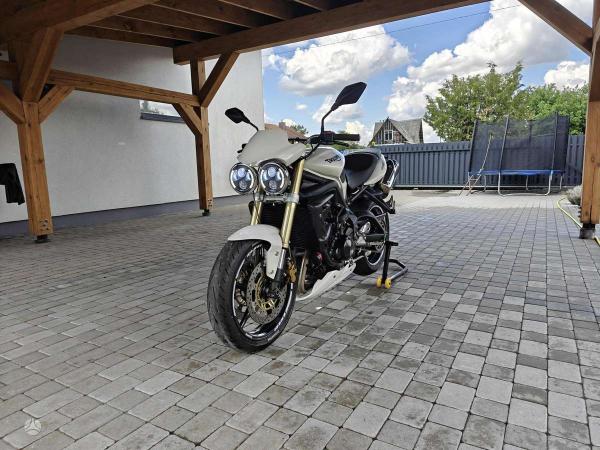 Balts Triumph Street Triple 2008 Druskininkai, ar dzinēja tilpumu 0.68 L un nobraukumu 64 tūkst. km par 2600 €, foto 3 vietnē AUTOMOTO.COM.LV