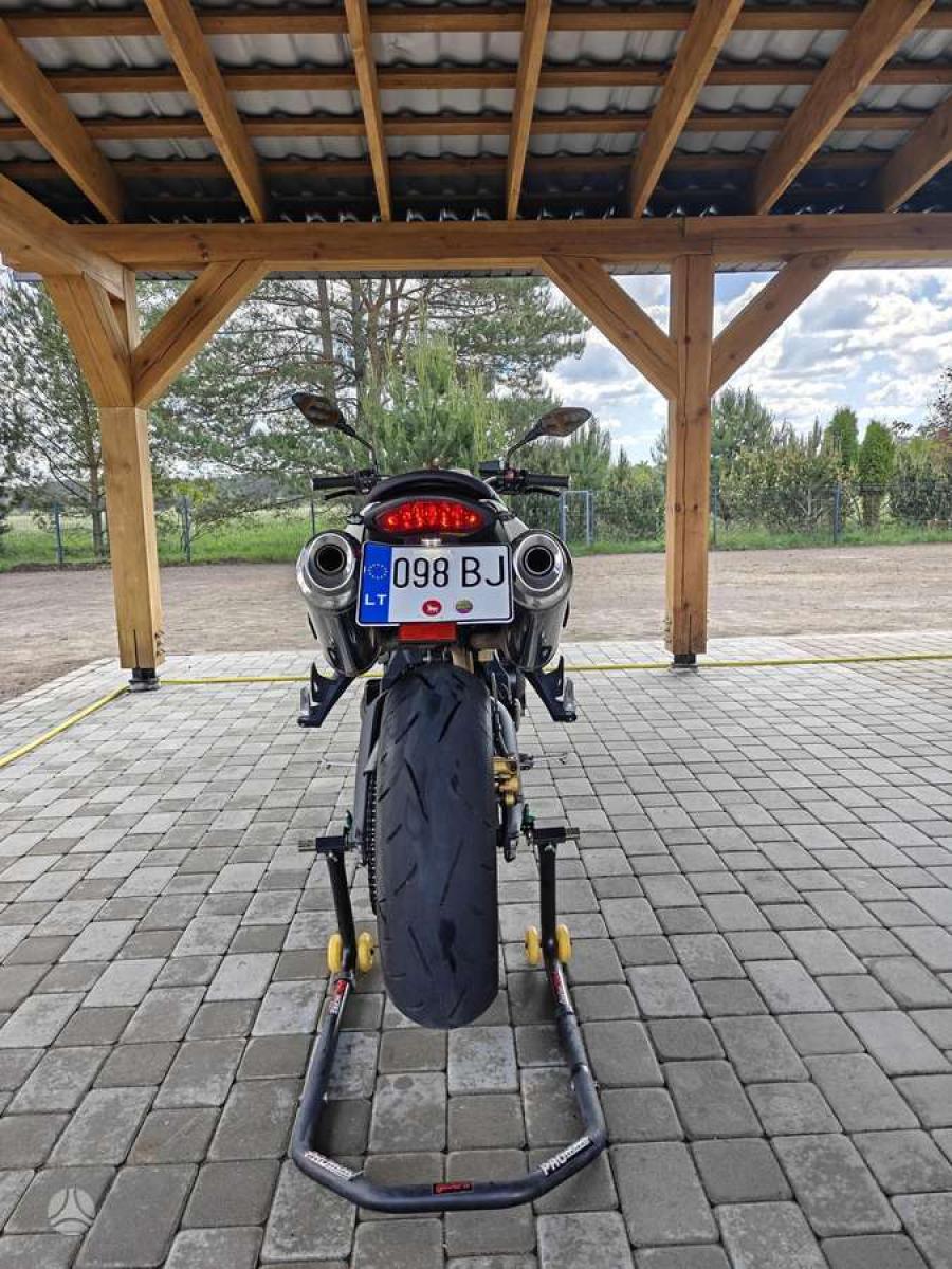 Balts Triumph Street Triple 2008 Druskininkai, ar dzinēja tilpumu 0.68 L un nobraukumu 64 tūkst. km par 2600 €, foto 6 vietnē AUTOMOTO.COM.LV