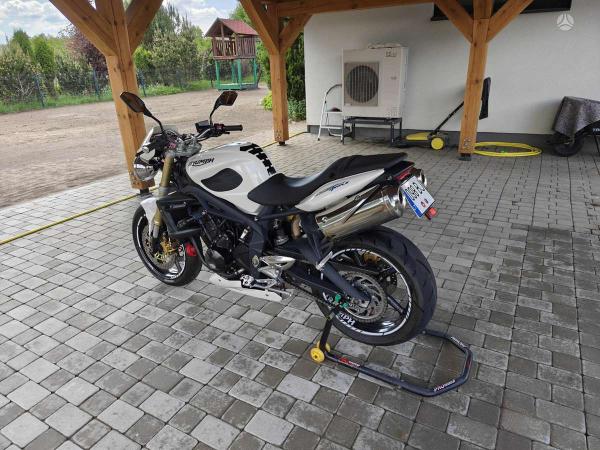 Balts Triumph Street Triple 2008 Druskininkai, ar dzinēja tilpumu 0.68 L un nobraukumu 64 tūkst. km par 2600 €, foto 7 vietnē AUTOMOTO.COM.LV