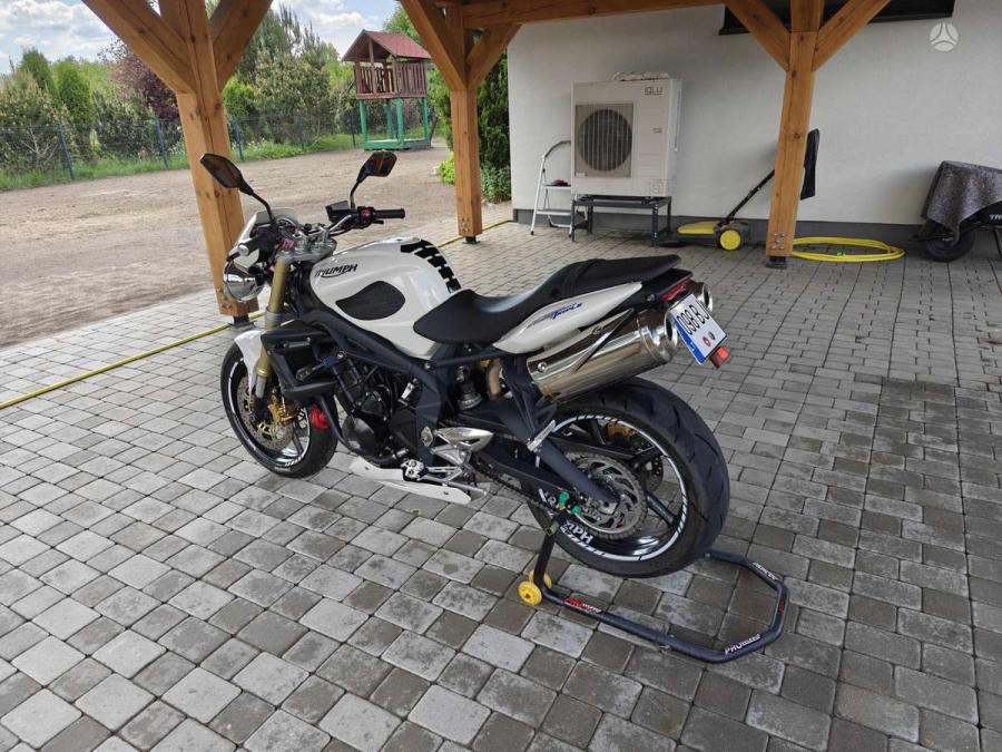 Balts Triumph Street Triple 2008 Druskininkai, ar dzinēja tilpumu 0.68 L un nobraukumu 64 tūkst. km par 2600 €, foto 8 vietnē AUTOMOTO.COM.LV