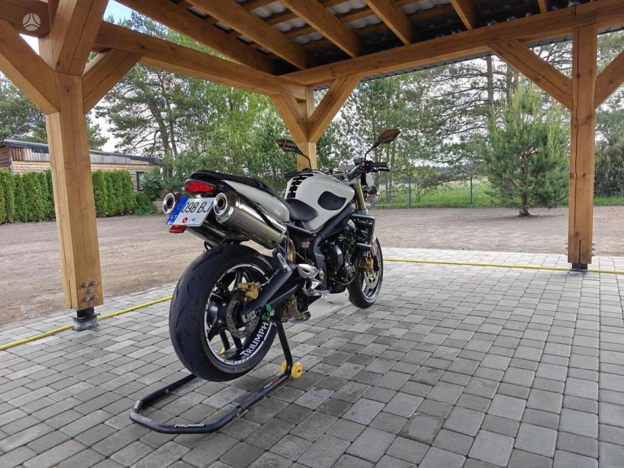 Balts Triumph Street Triple 2008 Druskininkai, ar dzinēja tilpumu 0.68 L un nobraukumu 64 tūkst. km par 2600 €, foto 9 vietnē AUTOMOTO.COM.LV