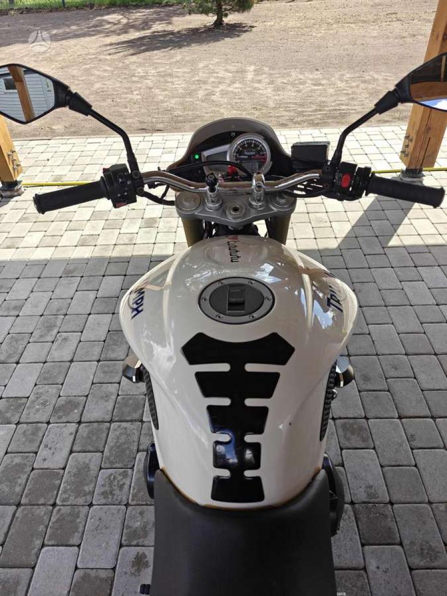 Balts Triumph Street Triple 2008 Druskininkai, ar dzinēja tilpumu 0.68 L un nobraukumu 64 tūkst. km par 2600 €, foto 10 vietnē AUTOMOTO.COM.LV