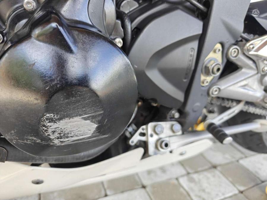 Balts Triumph Street Triple 2008 Druskininkai, ar dzinēja tilpumu 0.68 L un nobraukumu 64 tūkst. km par 2600 €, foto 11 vietnē AUTOMOTO.COM.LV