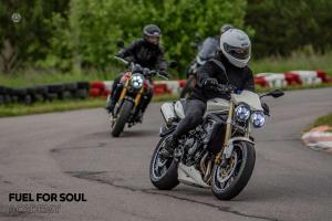 Balts Triumph Street Triple 2008 Druskininkai, ar dzinēja tilpumu 0.68 L un nobraukumu 64 tūkst. km par 2600 €, foto 14 vietnē AUTOMOTO.COM.LV