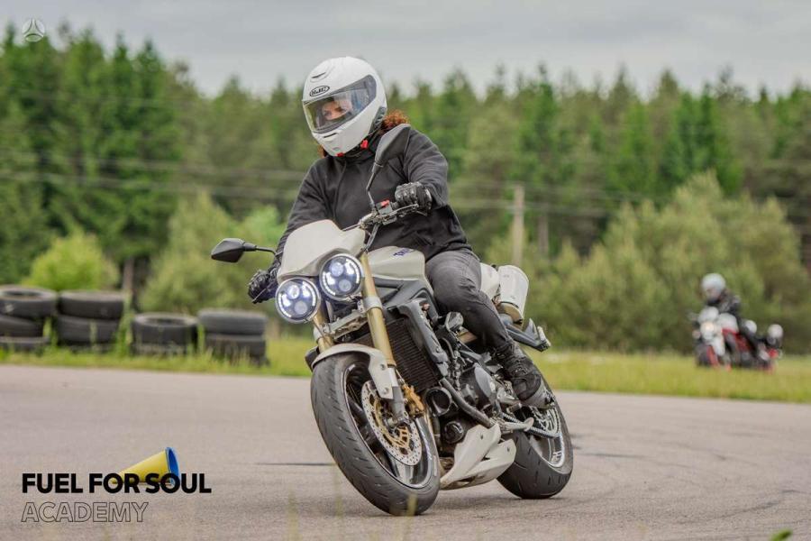 Balts Triumph Street Triple 2008 Druskininkai, ar dzinēja tilpumu 0.68 L un nobraukumu 64 tūkst. km par 2600 €, foto 15 vietnē AUTOMOTO.COM.LV