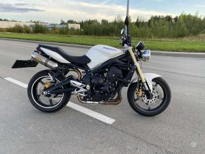 White Triumph Street Triple 2010 in Siauliai, with an engine capacity of 0.68 L and mileage of 45 thousand km for 2250 €, photo  on AUTOMOTO.COM.LV