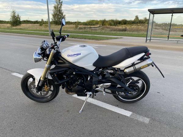 White Triumph Street Triple 2010 in Siauliai, with an engine capacity of 0.68 L and mileage of 45 thousand km for 2250 €, photo 5 on AUTOMOTO.COM.LV