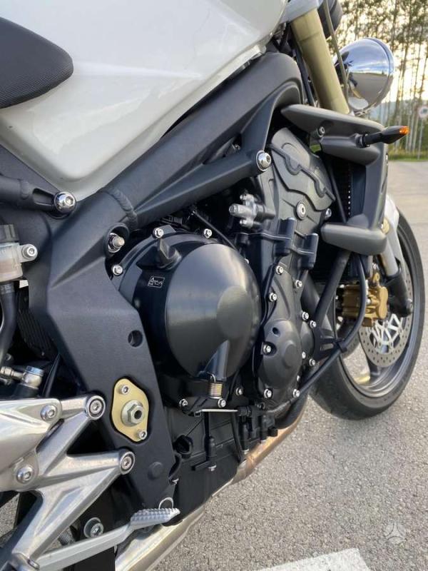 White Triumph Street Triple 2010 in Siauliai, with an engine capacity of 0.68 L and mileage of 45 thousand km for 2250 €, photo 8 on AUTOMOTO.COM.LV