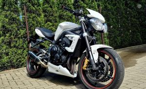 Balts Triumph Street Triple 2012 Alīta, ar dzinēja tilpumu 0.68 L un nobraukumu 24 tūkst. km par 4250 €, foto  vietnē AUTOMOTO.COM.LV
