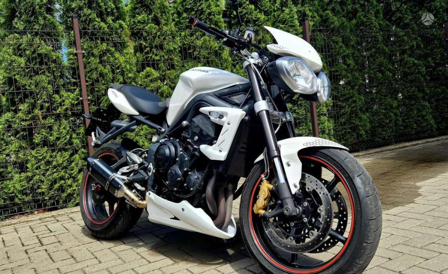 Белый Триумф Street Triple 2012 в Алитус, объемом двигателя 0.68 л и пробегом 24 тыс. км за 4250 €, фото 1 на AUTOMOTO.COM.LV