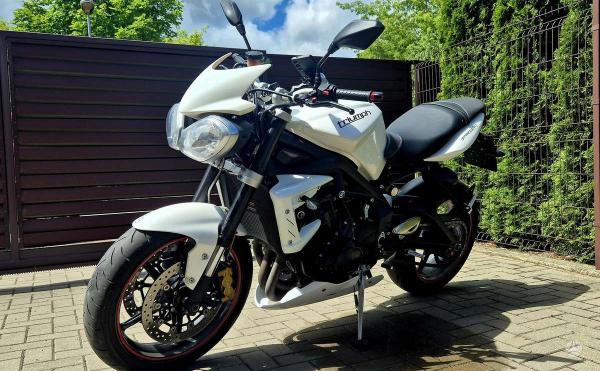 Balts Triumph Street Triple 2012 Alīta, ar dzinēja tilpumu 0.68 L un nobraukumu 24 tūkst. km par 4250 €, foto 2 vietnē AUTOMOTO.COM.LV