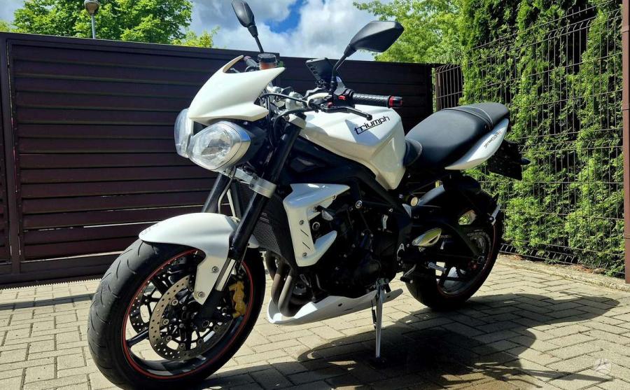 Белый Триумф Street Triple 2012 в Алитус, объемом двигателя 0.68 л и пробегом 24 тыс. км за 4250 €, фото 3 на AUTOMOTO.COM.LV