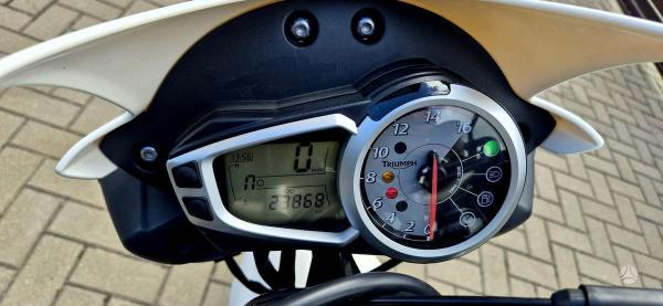 Balts Triumph Street Triple 2012 Alīta, ar dzinēja tilpumu 0.68 L un nobraukumu 24 tūkst. km par 4250 €, foto 6 vietnē AUTOMOTO.COM.LV