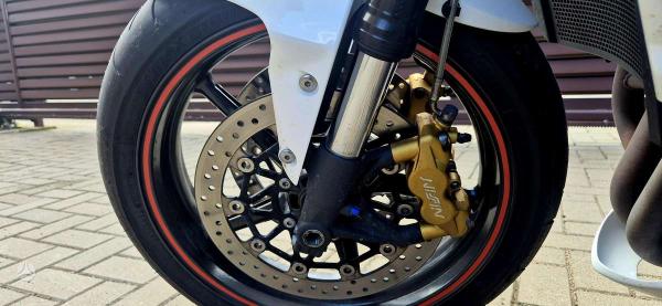 Balts Triumph Street Triple 2012 Alīta, ar dzinēja tilpumu 0.68 L un nobraukumu 24 tūkst. km par 4250 €, foto 8 vietnē AUTOMOTO.COM.LV