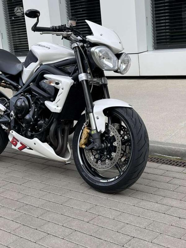 Balts Triumph Street Triple 2012 Viļņa, ar dzinēja tilpumu 0.68 L un nobraukumu 24 tūkst. km par 4100 €, foto 2 vietnē AUTOMOTO.COM.LV