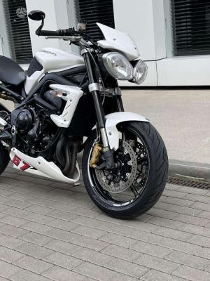 Balts Triumph Street Triple 2012 Viļņa, ar dzinēja tilpumu 0.68 L un nobraukumu 24 tūkst. km par 4100 €, foto 3 vietnē AUTOMOTO.COM.LV