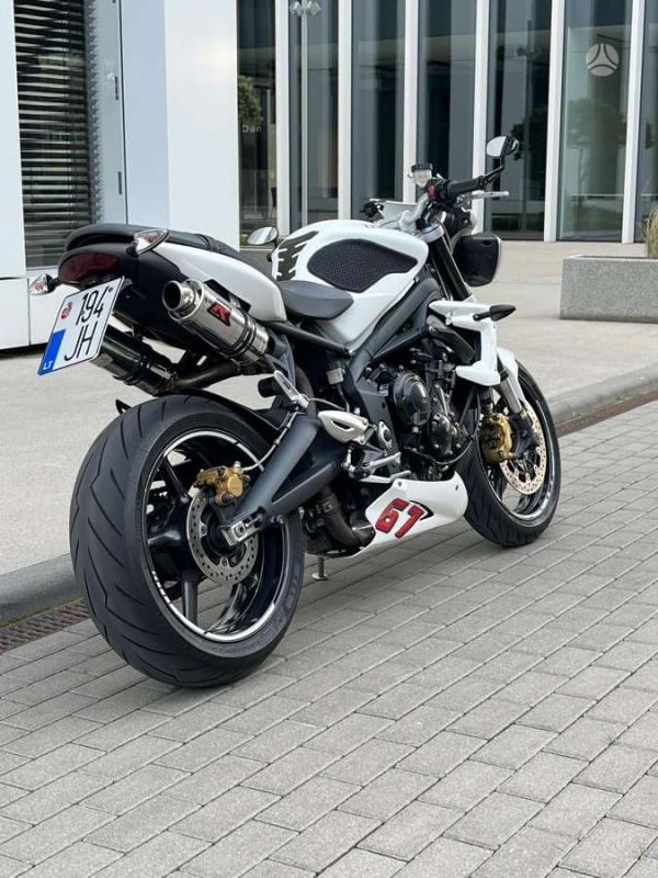Balts Triumph Street Triple 2012 Viļņa, ar dzinēja tilpumu 0.68 L un nobraukumu 24 tūkst. km par 4100 €, foto 3 vietnē AUTOMOTO.COM.LV