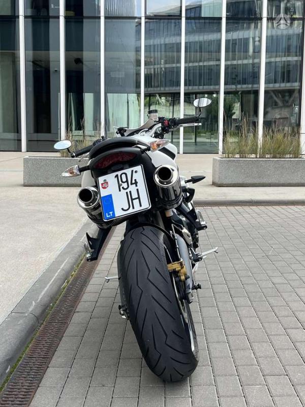 Balts Triumph Street Triple 2012 Viļņa, ar dzinēja tilpumu 0.68 L un nobraukumu 24 tūkst. km par 4100 €, foto 5 vietnē AUTOMOTO.COM.LV