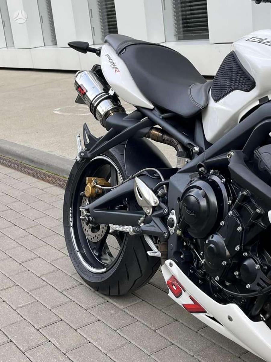 Balts Triumph Street Triple 2012 Viļņa, ar dzinēja tilpumu 0.68 L un nobraukumu 24 tūkst. km par 4100 €, foto 7 vietnē AUTOMOTO.COM.LV