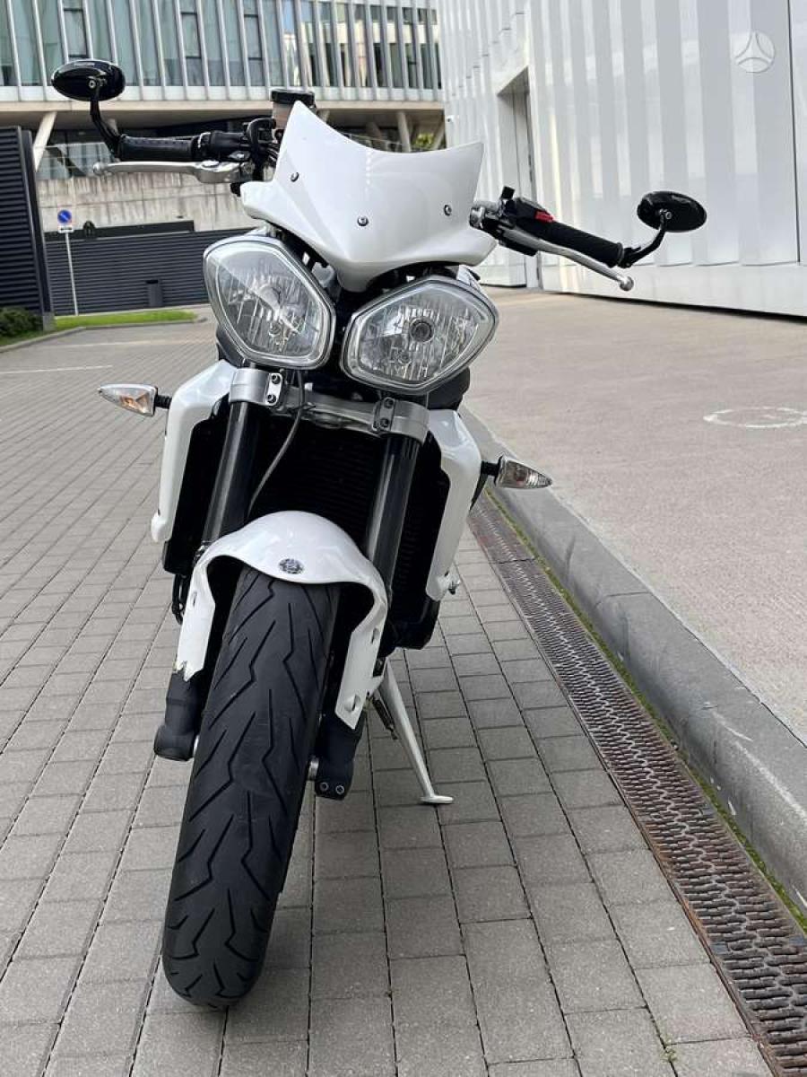 Balts Triumph Street Triple 2012 Viļņa, ar dzinēja tilpumu 0.68 L un nobraukumu 24 tūkst. km par 4100 €, foto 9 vietnē AUTOMOTO.COM.LV