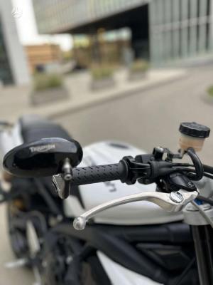 Balts Triumph Street Triple 2012 Viļņa, ar dzinēja tilpumu 0.68 L un nobraukumu 24 tūkst. km par 4100 €, foto 16 vietnē AUTOMOTO.COM.LV