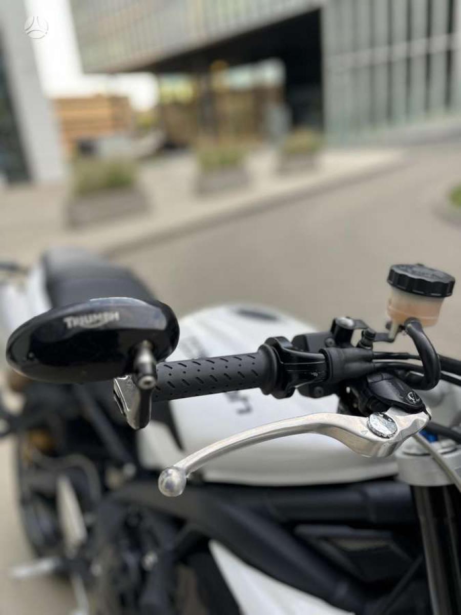 Balts Triumph Street Triple 2012 Viļņa, ar dzinēja tilpumu 0.68 L un nobraukumu 24 tūkst. km par 4100 €, foto 16 vietnē AUTOMOTO.COM.LV