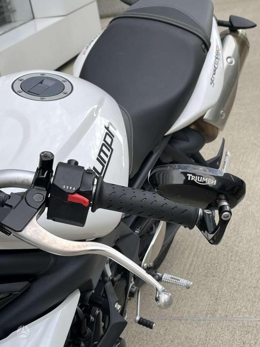 Balts Triumph Street Triple 2012 Viļņa, ar dzinēja tilpumu 0.68 L un nobraukumu 24 tūkst. km par 4100 €, foto 17 vietnē AUTOMOTO.COM.LV