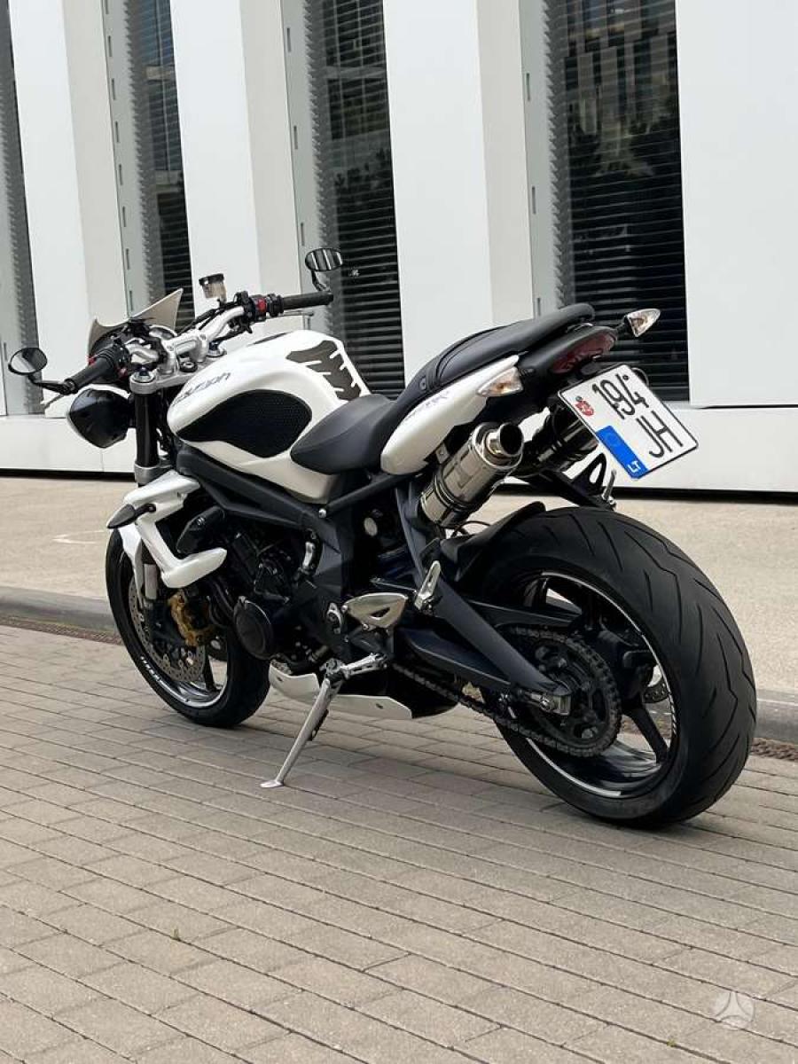 Balts Triumph Street Triple 2012 Viļņa, ar dzinēja tilpumu 0.68 L un nobraukumu 24 tūkst. km par 4100 €, foto 20 vietnē AUTOMOTO.COM.LV