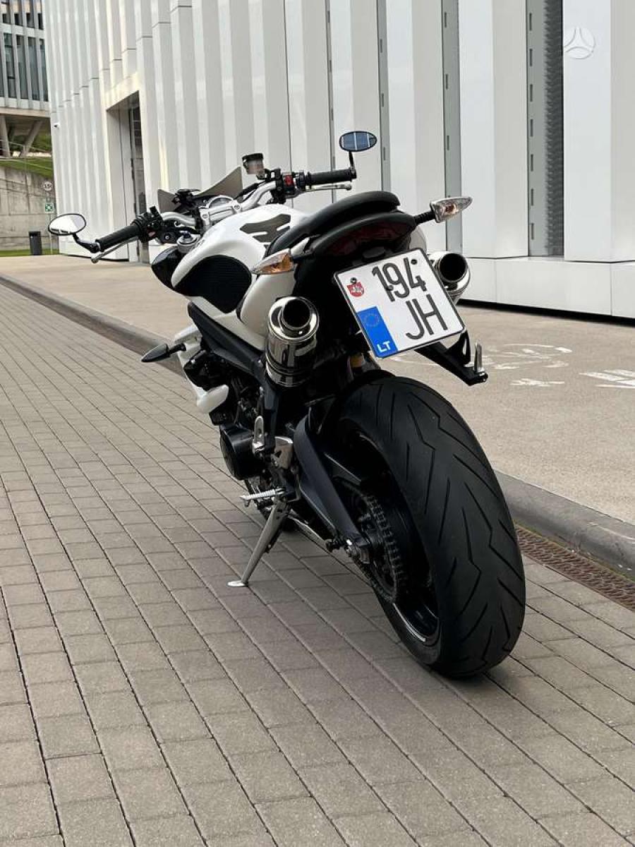 Balts Triumph Street Triple 2012 Viļņa, ar dzinēja tilpumu 0.68 L un nobraukumu 24 tūkst. km par 4100 €, foto 23 vietnē AUTOMOTO.COM.LV