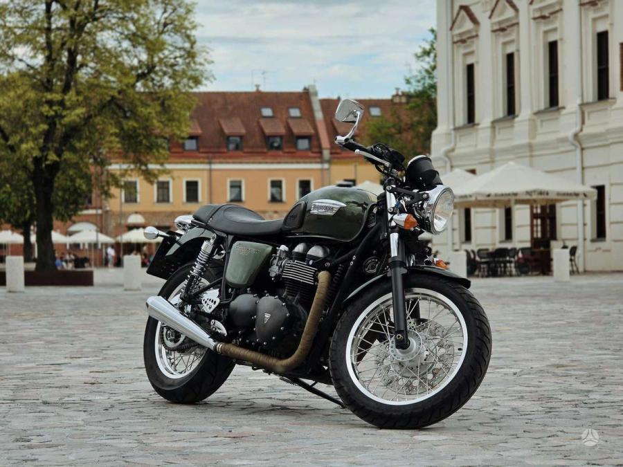 Green Triumph Thruxton 2013 in Kaunas, with an engine capacity of 0.87 L and mileage of 15 thousand km for 4500 €, photo 1 on AUTOMOTO.COM.LV