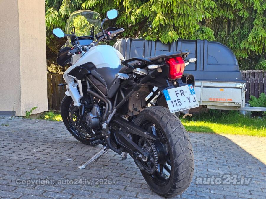 White Triumph Tiger 800 2020 in Riga, with an engine capacity of 0.80 L and mileage of 8 thousand km for 6800 €, photo 5 on AUTOMOTO.COM.LV