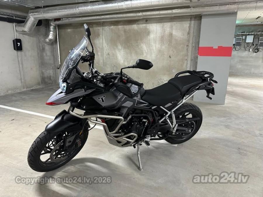 Pelēks Triumph Tiger 900 2024 Tallina, ar dzinēja tilpumu 0.89 L un nobraukumu 1000 tūkst. km par 10999 €, foto 1 vietnē AUTOMOTO.COM.LV