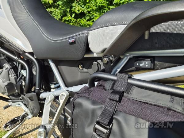 Balts Triumph Tiger 900 2021 Tallina, ar dzinēja tilpumu 0.89 L un nobraukumu 8 tūkst. km par 13000 €, foto 8 vietnē AUTOMOTO.COM.LV