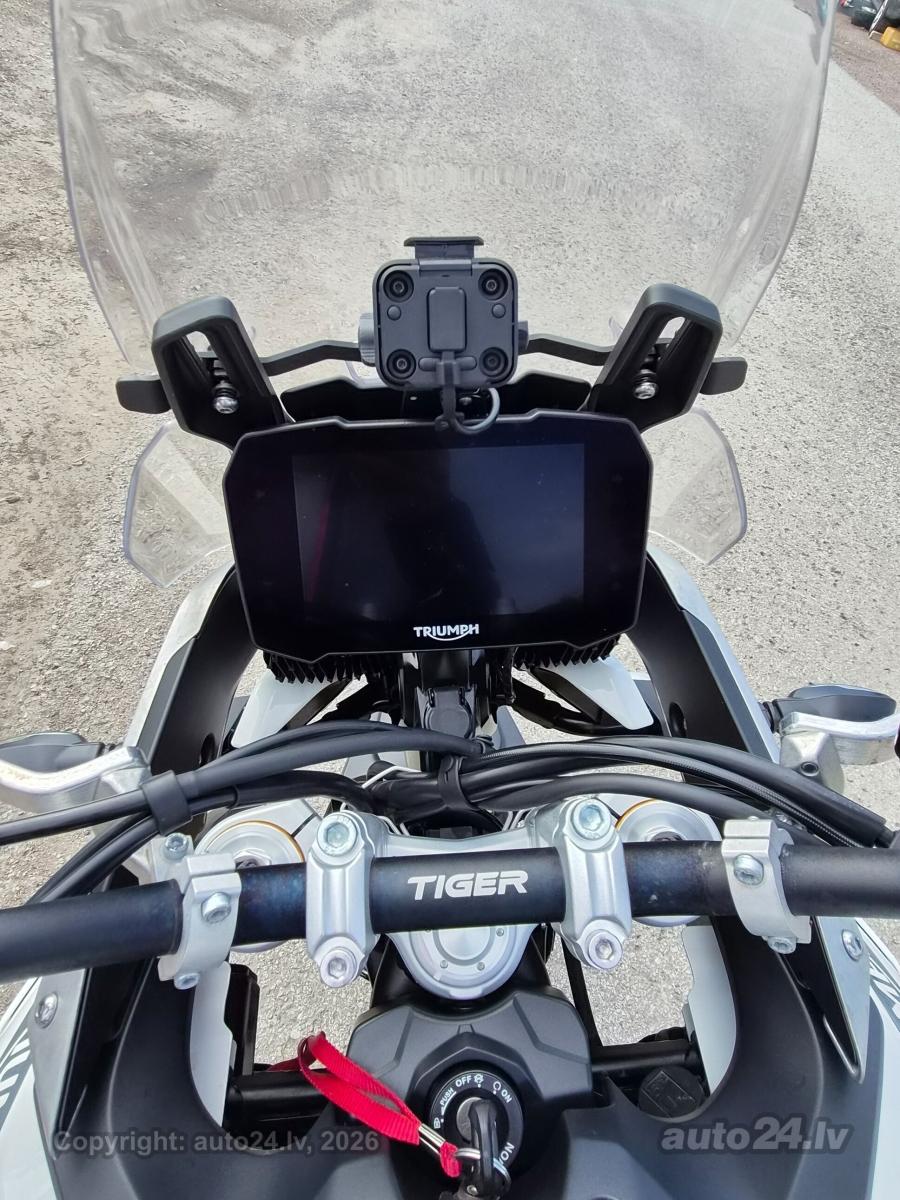 Белый Триумф Tiger 900 2021 в Таллин, объемом двигателя 0.89 л и пробегом 8 тыс. км за 13000 €, фото 16 на AUTOMOTO.COM.LV