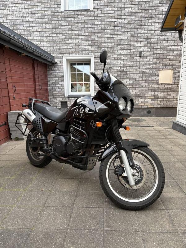 Black Triumph Tiger 1998 in Vilnius, with an engine capacity of 0.89 L and mileage of 36 thousand km for 1990 €, photo 1 on AUTOMOTO.COM.LV