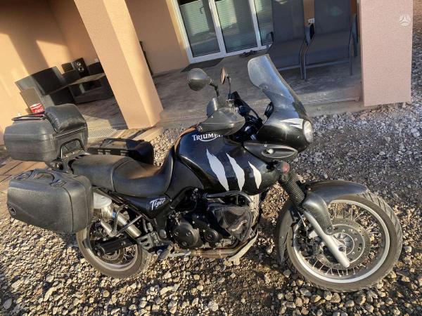 Melns Triumph Tiger 2002 Kuršėnai, ar dzinēja tilpumu 0.96 L un nobraukumu 37 tūkst. km par 2999 €, foto 1 vietnē AUTOMOTO.COM.LV