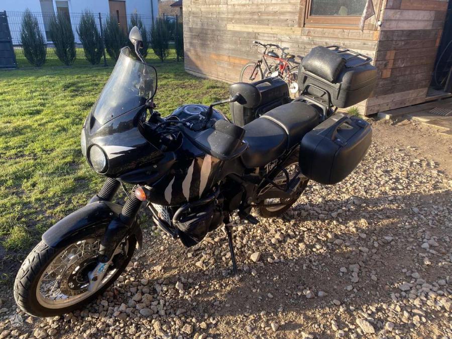 Melns Triumph Tiger 2002 Kuršėnai, ar dzinēja tilpumu 0.96 L un nobraukumu 37 tūkst. km par 2999 €, foto 2 vietnē AUTOMOTO.COM.LV