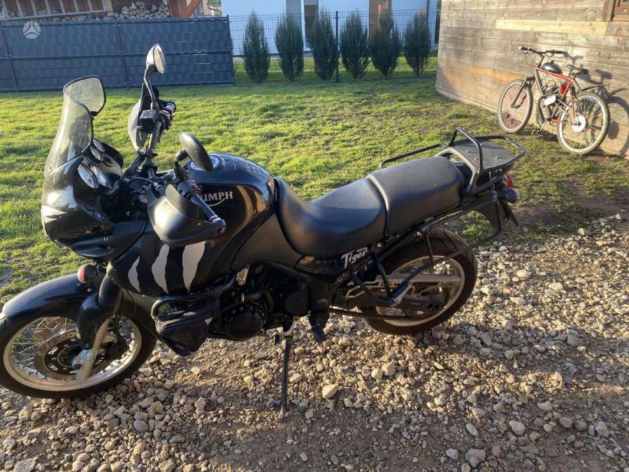 Melns Triumph Tiger 2002 Kuršėnai, ar dzinēja tilpumu 0.96 L un nobraukumu 37 tūkst. km par 2999 €, foto 4 vietnē AUTOMOTO.COM.LV