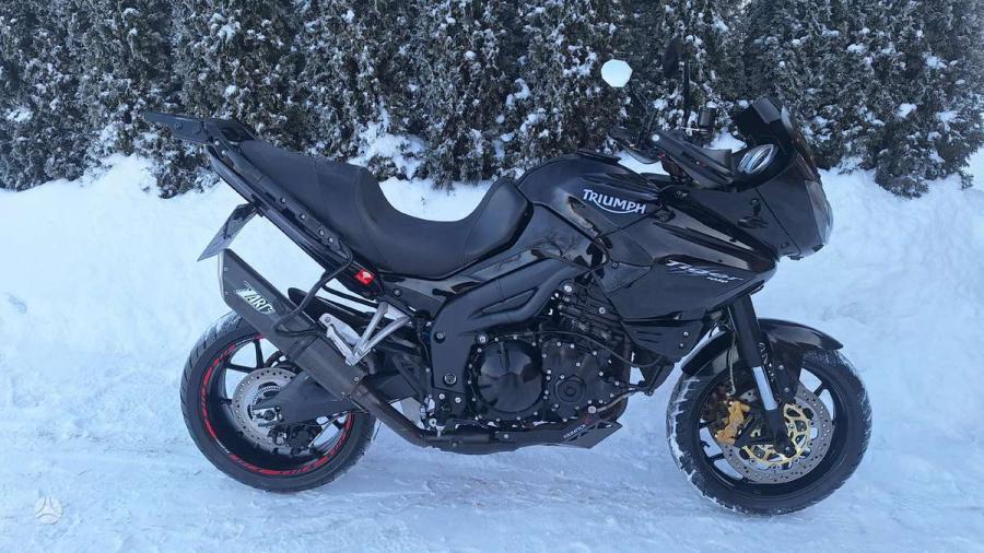 Black Triumph Tiger 2009 in Kaunas, with an engine capacity of 1.05 L and mileage of 48 thousand km for 2950 €, photo 1 on AUTOMOTO.COM.LV