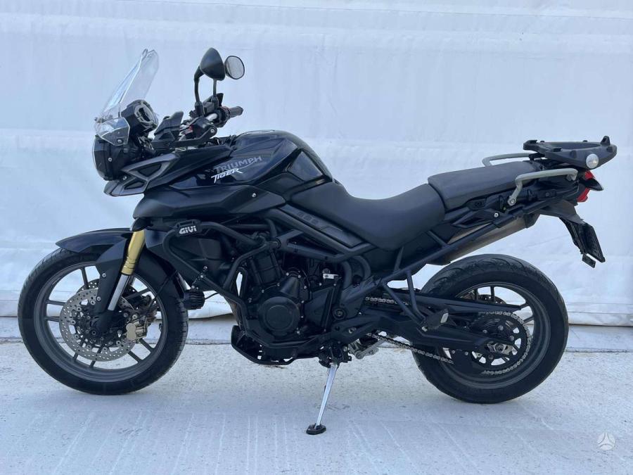 Black Triumph Tiger 2012 in Riga, with an engine capacity of 0.80 L and mileage of 70 thousand km for 4700 €, photo 3 on AUTOMOTO.COM.LV