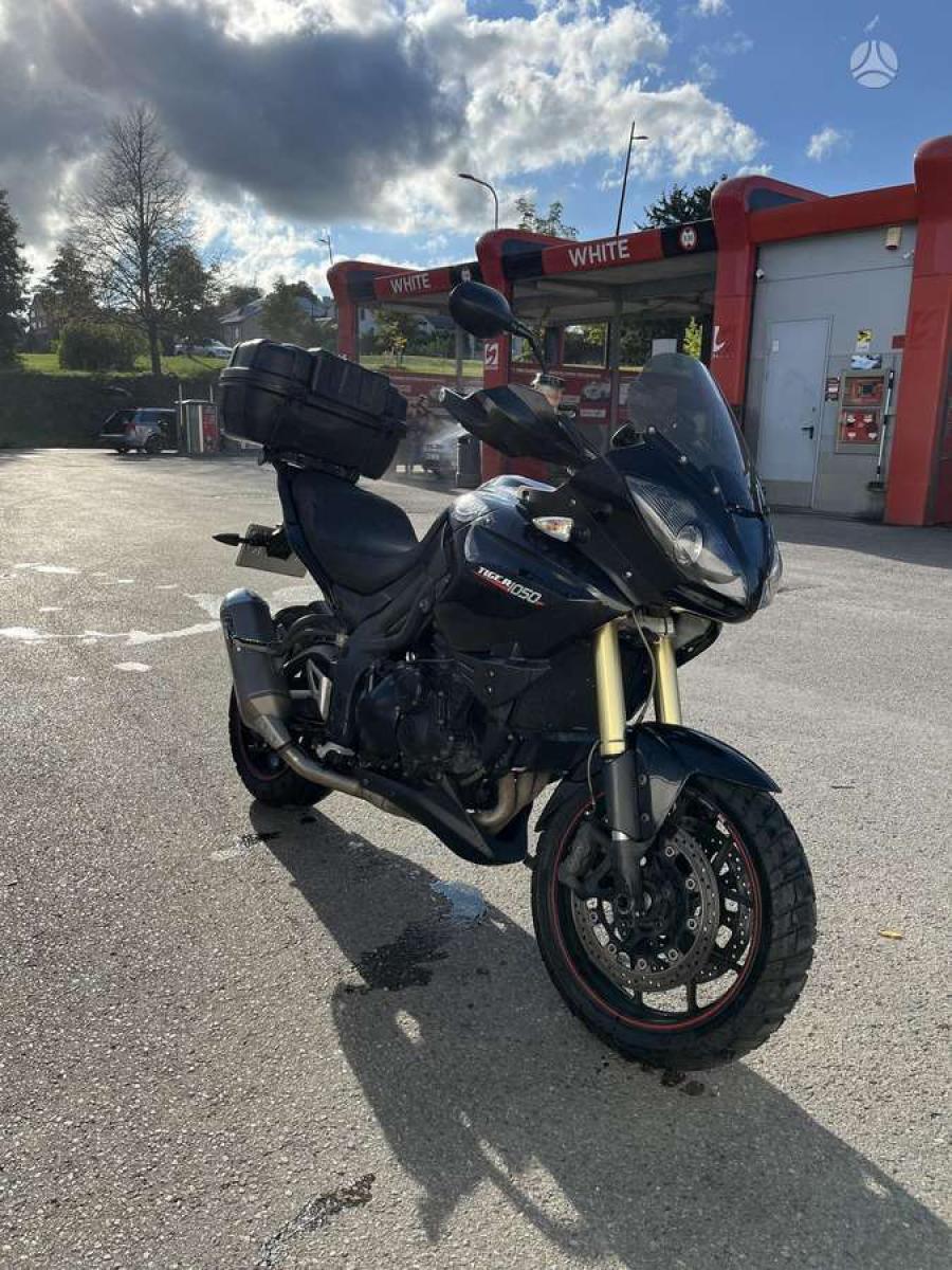 Black Triumph Tiger 2013 in Alytus, with an engine capacity of 1.05 L and mileage of 64 thousand km for 4000 €, photo 3 on AUTOMOTO.COM.LV
