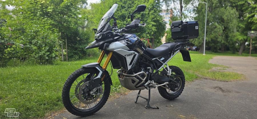 Black Triumph Tiger 2024 in Vilnius, with an engine capacity of 0.89 L and mileage of 47 thousand km for 9983 €, photo 3 on AUTOMOTO.COM.LV