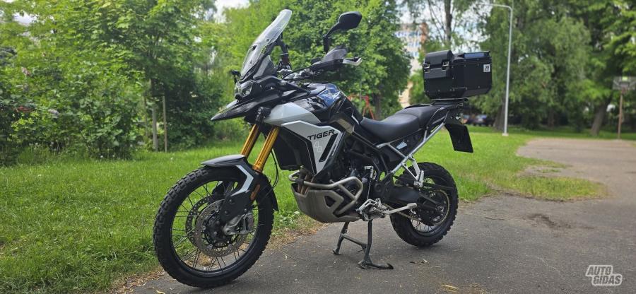 Black Triumph Tiger 2024 in Vilnius, with an engine capacity of 0.89 L and mileage of 47 thousand km for 9983 €, photo 14 on AUTOMOTO.COM.LV