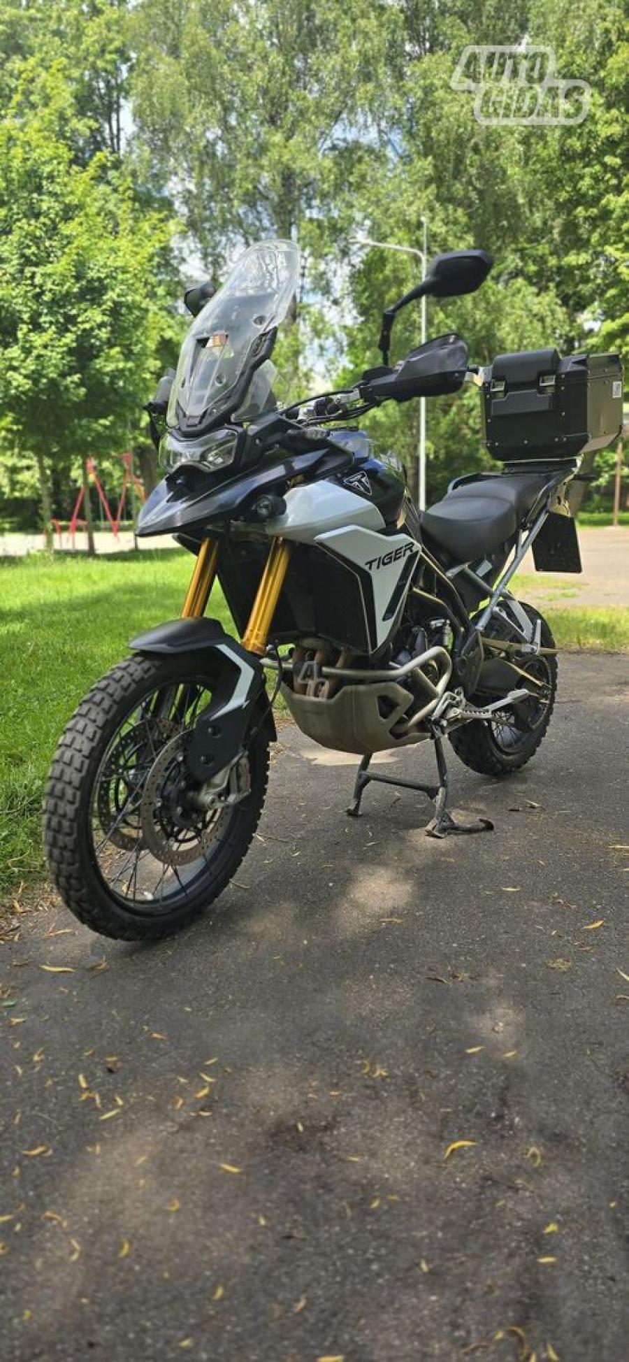 Black Triumph Tiger 2024 in Vilnius, with an engine capacity of 0.89 L and mileage of 47 thousand km for 9983 €, photo 16 on AUTOMOTO.COM.LV