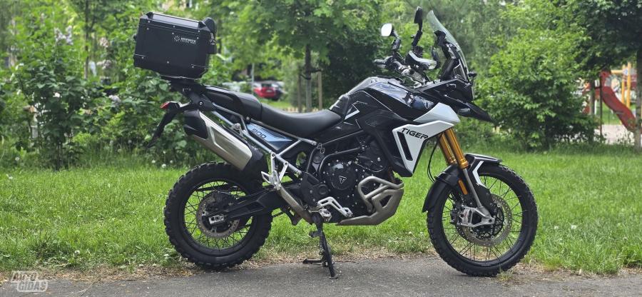 Black Triumph Tiger 2024 in Vilnius, with an engine capacity of 0.89 L and mileage of 47 thousand km for 9983 €, photo 19 on AUTOMOTO.COM.LV