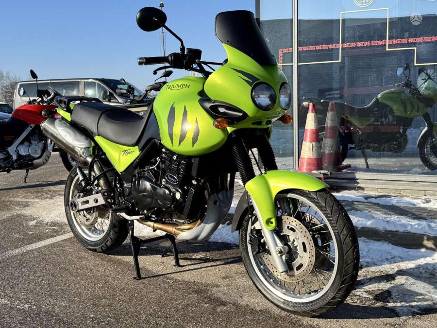 Zaļš Triumph Tiger 2000 Viļņa, ar dzinēja tilpumu 0.90 L un nobraukumu 48 tūkst. km par 2299 €, foto 4 vietnē AUTOMOTO.COM.LV