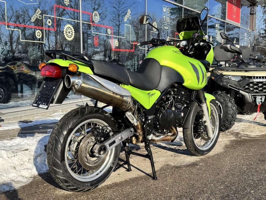 Zaļš Triumph Tiger 2000 Viļņa, ar dzinēja tilpumu 0.90 L un nobraukumu 48 tūkst. km par 2299 €, foto 6 vietnē AUTOMOTO.COM.LV