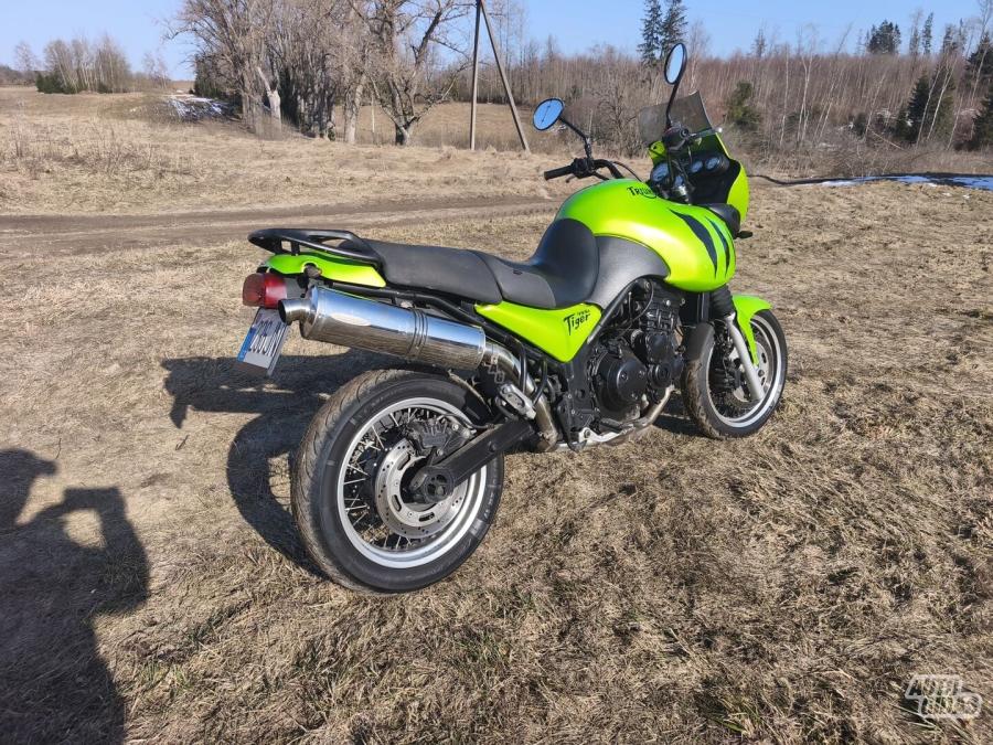 Zaļš Triumph Tiger 2001 Ignalina, ar dzinēja tilpumu 0.96 L un nobraukumu 49 tūkst. km par 1899 €, foto 5 vietnē AUTOMOTO.COM.LV