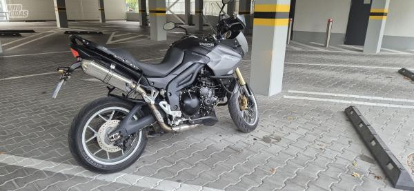 Pelēks Triumph Tiger 2009 Kauņa, ar dzinēja tilpumu 1.05 L un nobraukumu 0 tūkst. km par 4450 €, foto 1 vietnē AUTOMOTO.COM.LV