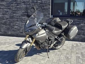 Pelēks Triumph Tiger 2010 Tauragė, ar dzinēja tilpumu 1.05 L un nobraukumu 57 tūkst. km par 3500 €, foto  vietnē AUTOMOTO.COM.LV